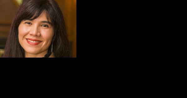 Dr. Elena Foulis wins Community Engaged Scholar Award | Latinx Studies